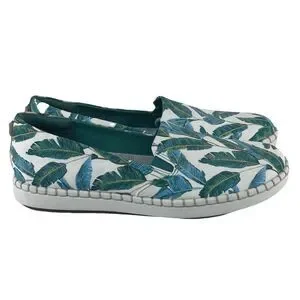 Clarks | Shoes | Clarks Cloudsteppers Women 85m Canvas Slipon Palm Step ...